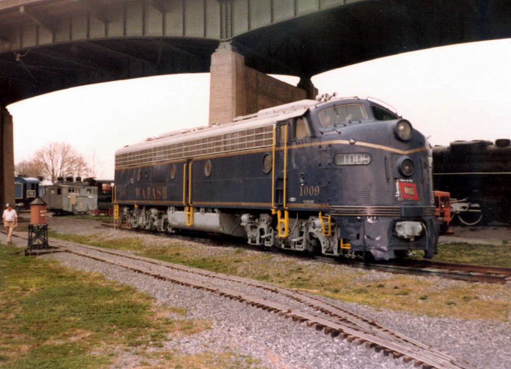 WAB GM/EMD E8A 1009 at the VMT